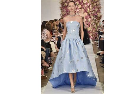 بالصور فساتين سهرة باللون البيبي بلو لأناقة لا مثيل لها احكي