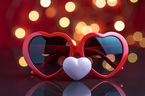 발렌타인 심장 핑크 세라믹 장식 마음과 파티 빛 Bokeh 배경 모양 안경 0명에 대한 스톡 사진 및 기타 이미지 0명 2월 감정 Istock