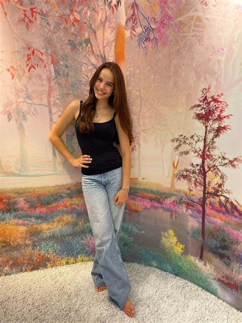 Lia W New Face Seeds