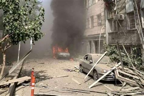 ارزیابی خسارت خودروهای آسیب‌دیده در جنگ ۱۲ روزه از سوی بیمه ایران ایرنا