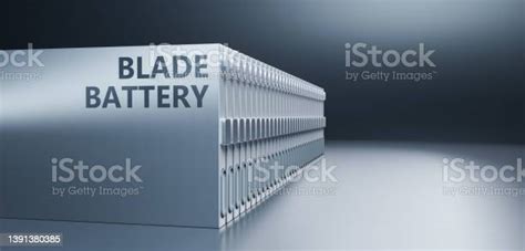 현대 전기 자동차를위한 블레이드 모양 배터리 셀 디자인 리튬 이온 Lfp 에너지 저장 기술의 새로운 연구 개발의 3d 렌더링은 Ev 자동차 구조에 대한 강력한 지원을