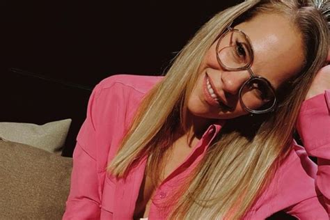 Eline De Munck Schittert Nog Eens In Badpak En Onthult Ook Waarom Ze Niet Graag Bikinis Draagt