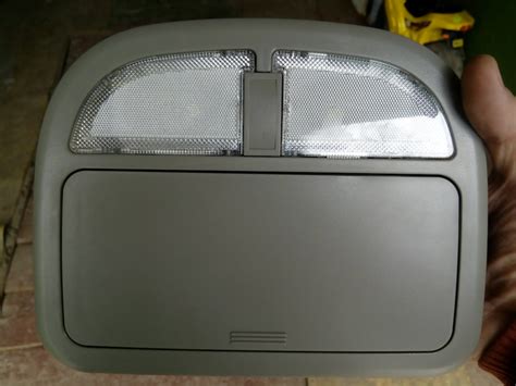 Потолочный плафон с очечником — Ford Focus III Hatchback, 1,6 л, 2012 ...