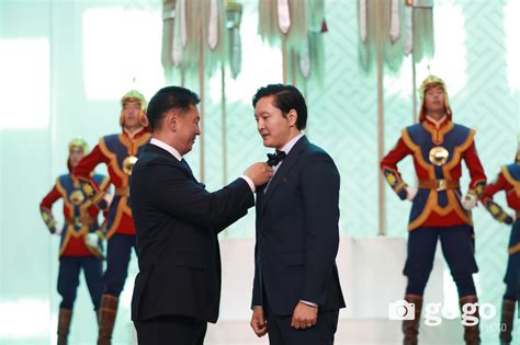 Жүжигчин Т Бархүү Алтан гадас одон хүртлээ