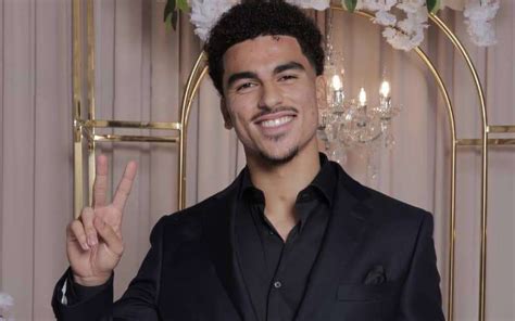 Zakaria Aboukhlal Viert Bruiloft Fotos