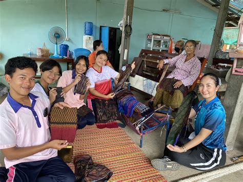 กลุ่มพลังเยาวชนสร้างเมืองแห่งความสุข โรงเรียนเพชรละครวิทยา