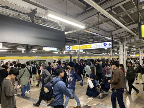 秋葉原plus（＋） on twitter これ、深夜0時の秋葉原駅だよ？ 信じられる？ 5mqg62qwv6