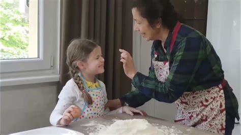 ХУБАВО Е ЧЕ ТЕ ИМА Детска песен песен за обичта между баба и внучка Youtube