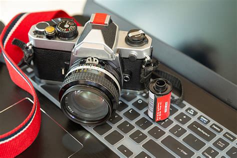 필름 카메라와 필름 컴퓨터 유토이미지 상세페이지 베이직샵 사진 20723902