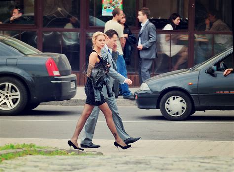 ФотоМафия • Девушка на улице в платье • Клуб фотоохотников на девушек