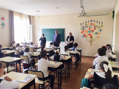 მიხეილ ჩხენკელი ბათუმის პირველ საჯარო სკოლაში სასწავლო პროცესის მიმდინარეობას გაეცნო