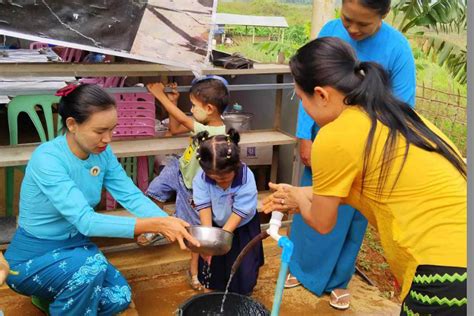 မိုင်းယုမြို့၌ ရင်သွေးရတနာမူကြိုကလေးငယ်များအား ဟာရဒါနတိုက်ကျွေးခြင်းနှင့်စာရေးကိရိယာများ ပေးအပ်လ