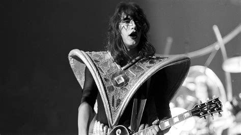 O Primeiro Rockstar A Postar Sobre Morte De Ace Frehley Horas Antes Do