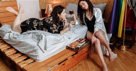 What Is The Right Way To Wipe For A Woman