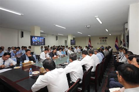 រដ្ឋមន្ត្រីសុខាភិបាល ណែនាំដល់មន្ត្រីក្រោមឱវាទ ខិតខំបំពេញការងារប្រកបដោយទំនួលខុសត្រូវ