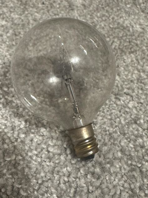 Does anyone know what type of lightbulb this is? and maybe where i can ...