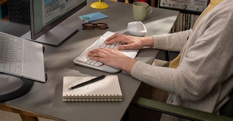 Logitech Ergonomic Wave Keys Keyboard Wireless Berdesain Ergonomis Yang Bikin Mengetik Lebih