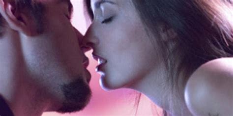 Should You Kiss On A First Date Yourtango