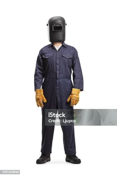 유니폼을 입은 용접공의 전체 길이 초상화와 흰색 배경에 격리된 보호 마스크 용접공에 대한 스톡 사진 및 기타 이미지 용접공 전신 인물 사진 Istock