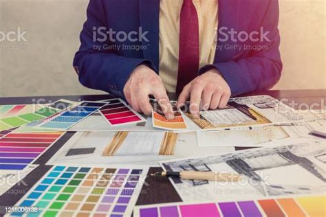 꿈 현대 리노베이션 아파트에 대한 색상 카탈로그와 사무실 스케치에서 홈 디자이너 작업 아키텍처 하우스 계획 및 색상 샘플 가구에 대한 스톡 사진 및 기타 이미지 Istock