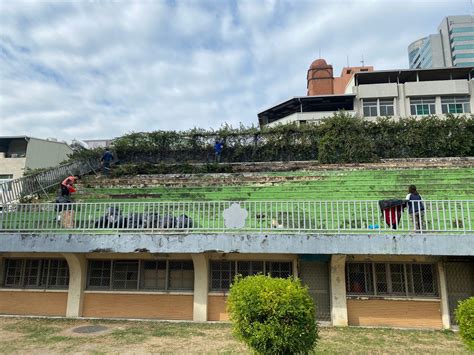 高雄市五福國中50年老看台亮麗登場