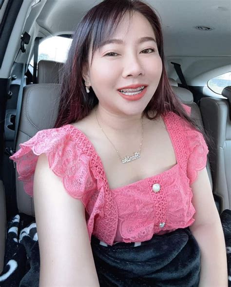 แอบสอย On Twitter ร่องนมขาวๆสวยๆน่าเยสร่องนมแตกใส่หน้า พี่น้องนู่