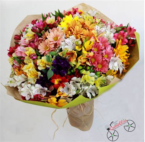 თაიგული შემოდგომის ფერებში Camelliage თაიგული ყვავილები