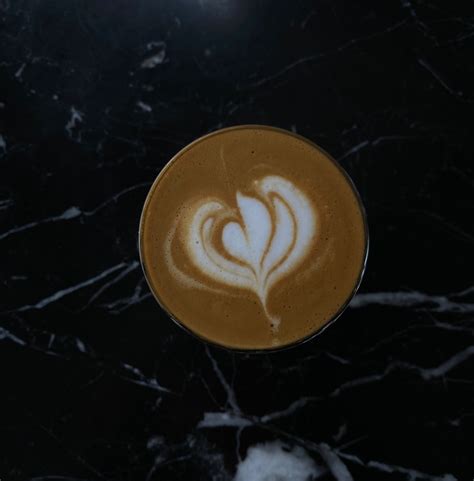 찬찬커피 여러분에게 커피는 어떤 의미인가요 저는 사실 커피 중독이라고 해도 과장이 아닐 정도로 밥보다 커피를 좋아하는데요 카페인 충전보다 커피 맛 자체가 좋아서 즐길