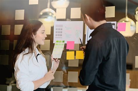 Ux Ui 개발자 그리고 디자이너 레이아웃 응답 응용 프로그램 휴대 전화 콘텐츠 계획 개념에 대한 스톡 사진 및 기타 이미지 개념 개념과 주제 개발 Istock