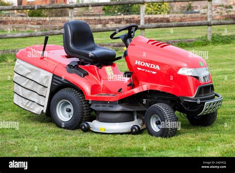 Honda HF2417 Ride on mower lawn tractor Stock Photo - Alamy