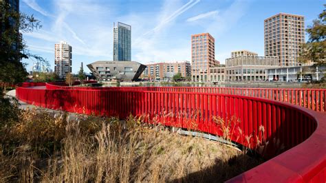 Asif Khan Adds Sinuous Public Boardwalk To South Londons Canada Dock