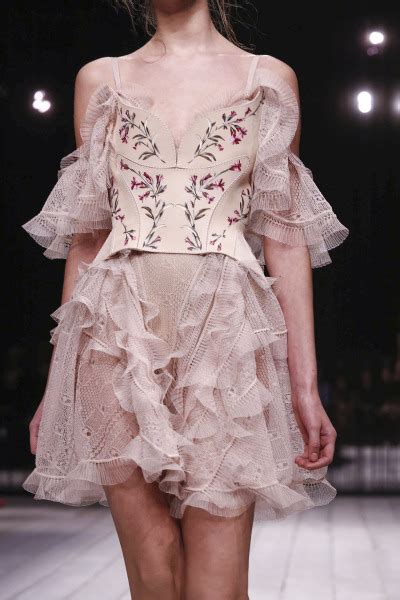 Details At Alexander Mcqueen Fw16 London Tumbex