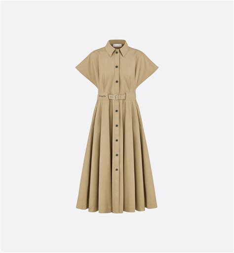 فستان بتصميم قميص Dioriviera متوسط الطول بحزام غبردين قطني باللون البيج