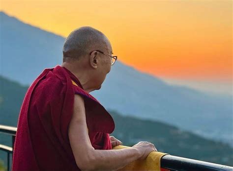 Энхтөрийн Галбадрал ӨГЛӨГ ГЭЖ ЮУ ВЭ Өөрт буй юмыг бусдад харамгүй өгөхийг хэлнэ Хорин