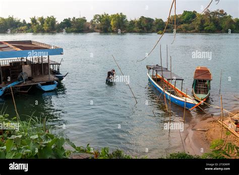 Small Floating Ferry Platform On The Mekong River Small Wooden Boats Transport People To And