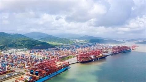 两会前瞻：全力拼经济，今年中国如何“弹钢琴”？凤凰网财经凤凰网