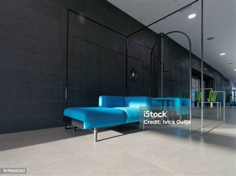 현대적인 사무실 건물에 소파와 램프가있는 로비의 전망 0명에 대한 스톡 사진 및 기타 이미지 0명 가구 개념 Istock
