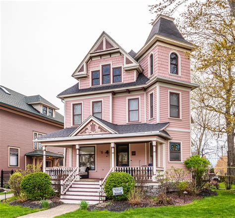 Incredible Pink Victorian House Victorian Homes Exterior Victorian Homes Pink House Exterior