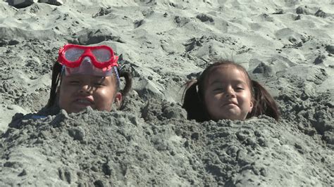 Del Mar City Council Bans Digging Holes At The Beach Nbc 7 San Diego
