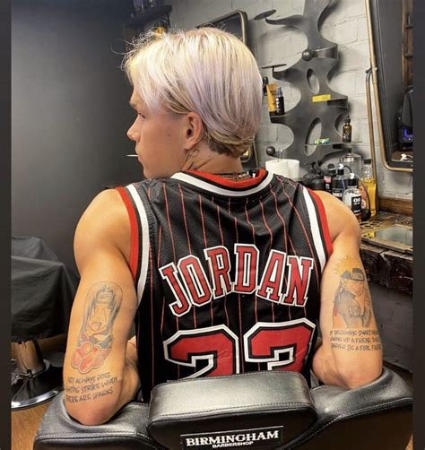 무드릭 이새끼 뭔 나루토 문신까지 했냐 해외축구 에펨코리아