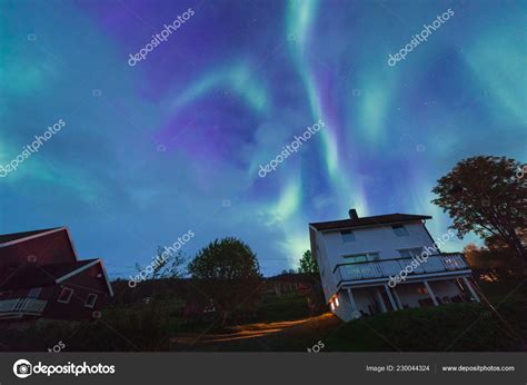 산에서 스칸디나비아 노르웨이 오로라 오로라 스카이 — 스톡 사진 © Bublikpolina 230044324