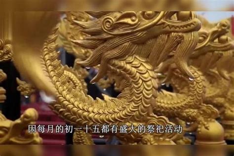 中国这座最旺的寺庙，每日香客上万，留下的香火都需要用铲车清理 香客 香火 铲车