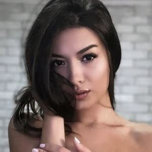 RomanticNymph Naked Before Webcam In Live Video Chat Gyrls