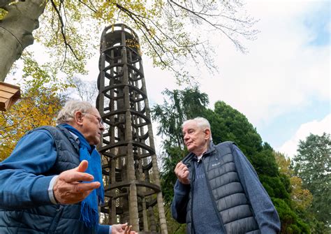 Hoe De ‘gaudí Van Putten Een Twintig Meter Hoge Toren Bouwde én Er Een Pianoconcert Op Gaf