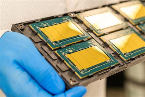 Intel 展示下一代 Cpu 先進封裝技術，打造超級晶片