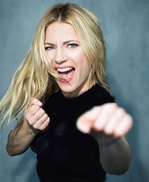 بیوگرافی کاترین وینیک بازیگر کانادایی مجموعه تلویزیونی وایکینگ ها عکس