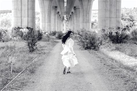 „dřív Se Rodilo Bez Lékařek A šlo To Slyší ženy Od Tálibánu “ říká