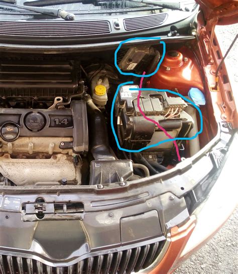 Замена шланга омывателя. — Skoda Fabia Mk2, 1,4 л, 2008 года | своими ...
