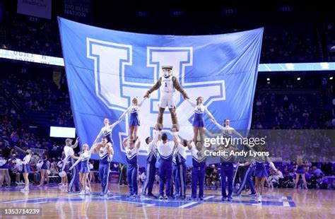 Kentucky Cheerleaders Photos And Premium High Res Pictures Getty Images