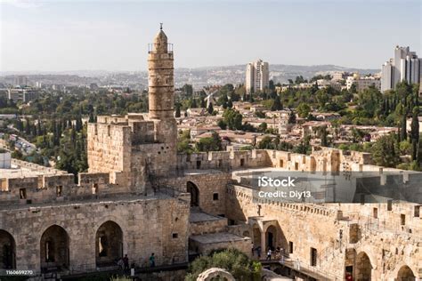 다윗의 탑 예루살렘 이스라엘 내부에있는 오스만 모스크의 높은 첨탑 예루살렘에 대한 스톡 사진 및 기타 이미지 예루살렘 고고학 공원 Istock